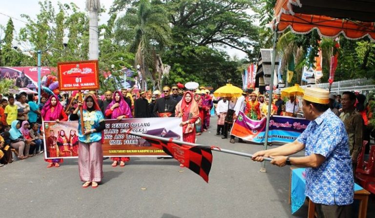 Pawai Budaya Festival Moyo Bukti Kekayaan Budaya Sumbawa - Samawa Rea