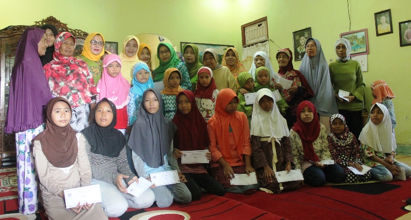 MPS Aisiyah Sumbawa Bagi THR untuk Anak Yatim dan Lansia - Samawa Rea