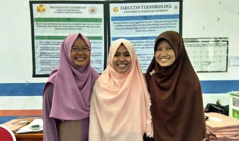 Dosen UTS Teliti Daun Sentalo Sebagai Obat Penyakit Udang - Samawa Rea