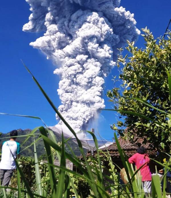 Gunung Merapi Kembali Meletus Setinggi 6.000 Meter Selama 2 Menit ...