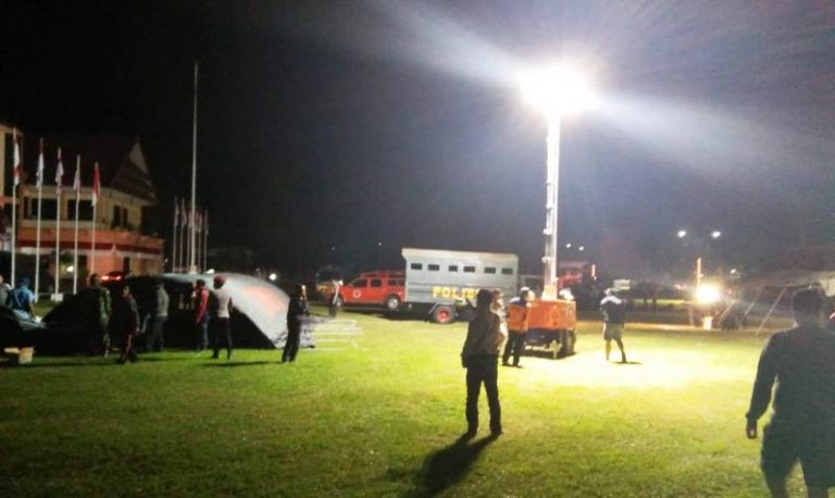 Bangunan Retak, RSUD Sumbawa Ungsikan 143 Pasien di Halaman Kantor ...