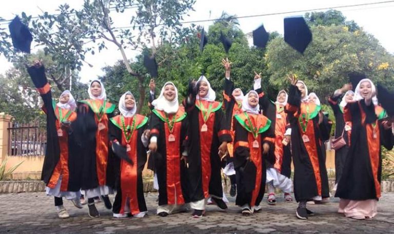 Diiringi Berbagai Prestasi, SDIT Samawa Cendekia Wisuda 57 Siswa ...