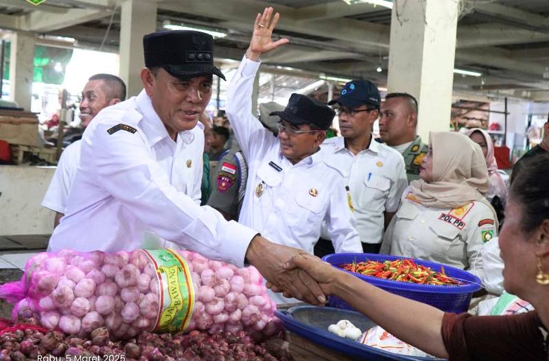Kerap Banjir Saat Hujan, Pedagang Pasar Seketeng Minta Perbaikan Drainase - Samawa Rea