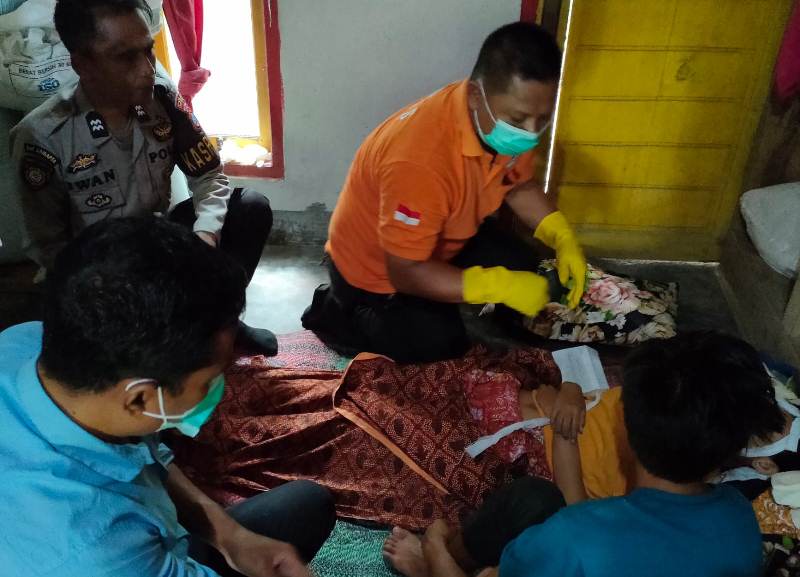 Ibu Muda Ditemukan Tewas Gantung Diri, Keluarga Curiga, Polisi Lakukan Otopsi - Samawa Rea
