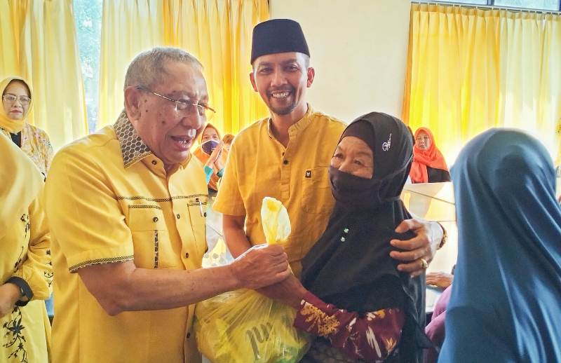Golkar Sumbawa Berbagi, Salurkan Ratusan Paket Sembako untuk Fakir Miskin - Samawa Rea