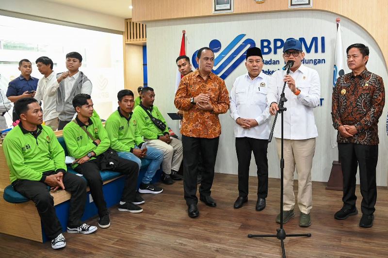 Menteri PPMI Launching Fasilitas Lounge Khusus PPMI di BIZAM - Samawa Rea