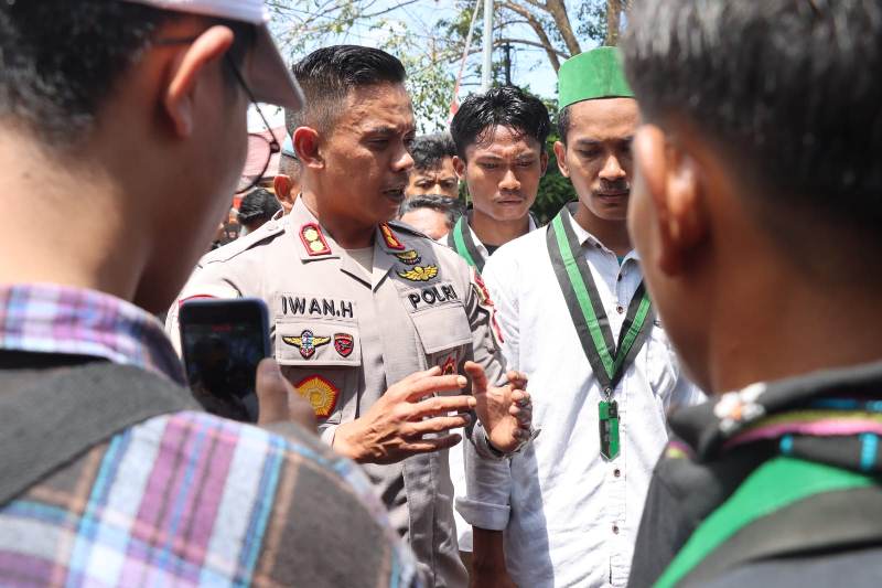 Aksi Demo HMI di Dompu Ricuh, Kapolres Bantah Bertindak Represif ...