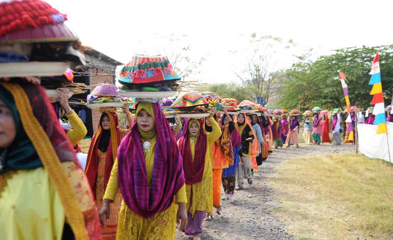 “Mangan Barema” Budaya Lokal yang Terus Lestari di Desa Tatede ...