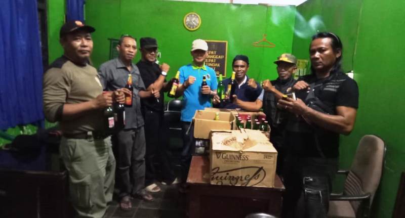 Grebeg Toko Sembako, Satpol PP Sumbawa Sita Puluhan Botol Miras - Samawa Rea